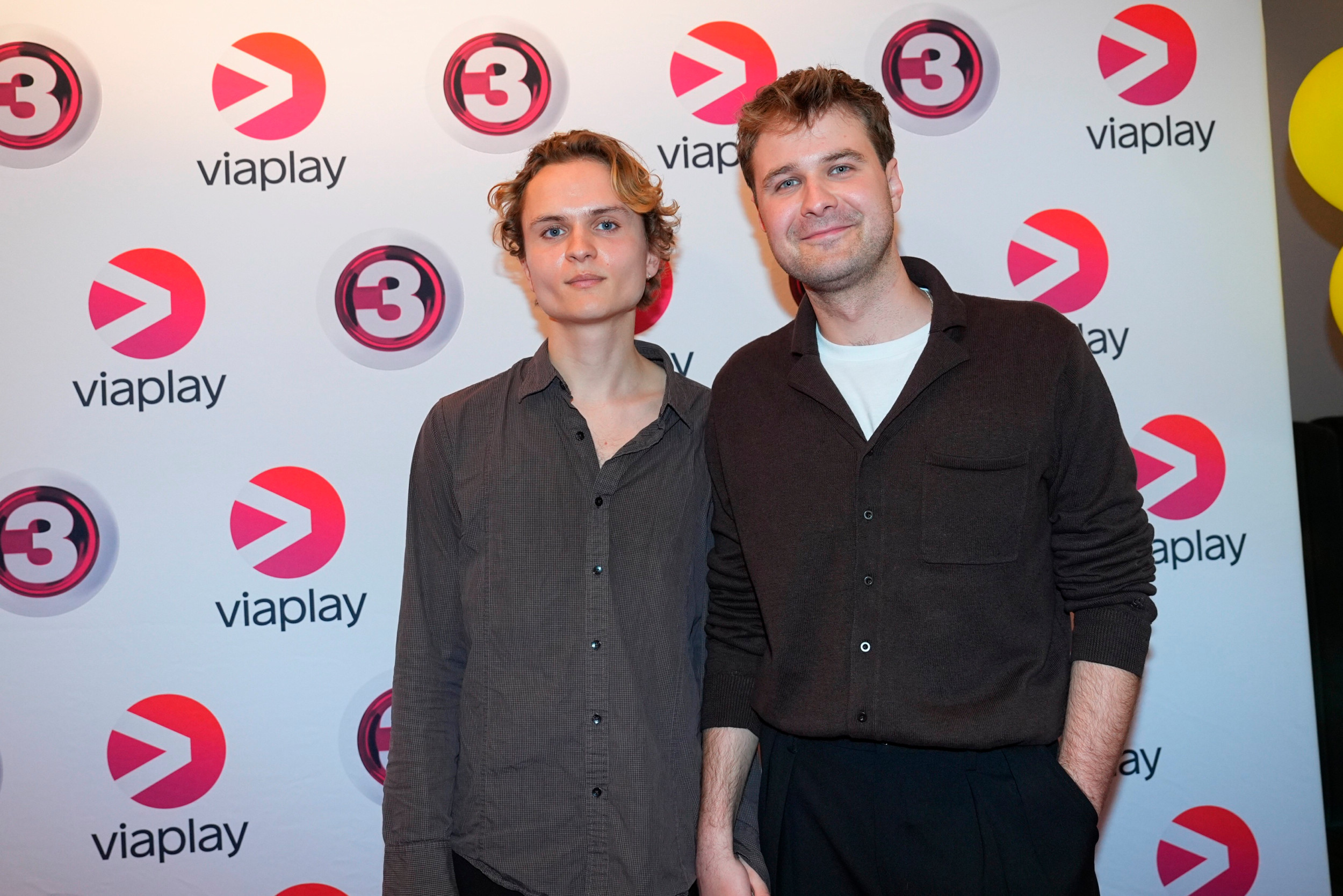 Alex Høgh og Magnus Haugaard har "født" ny tv-serie i fuldskab | SE og HØR