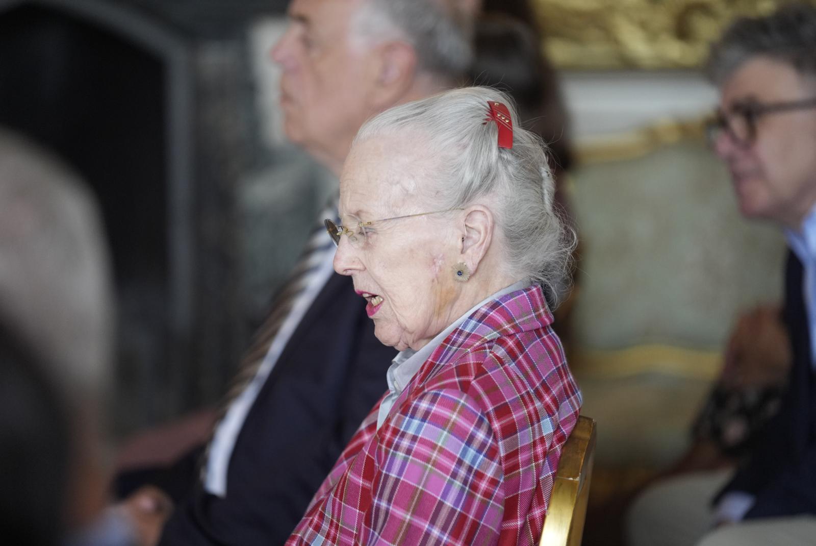 Kongeligt comeback: Dronning Margrethe tilbage på job efter ...