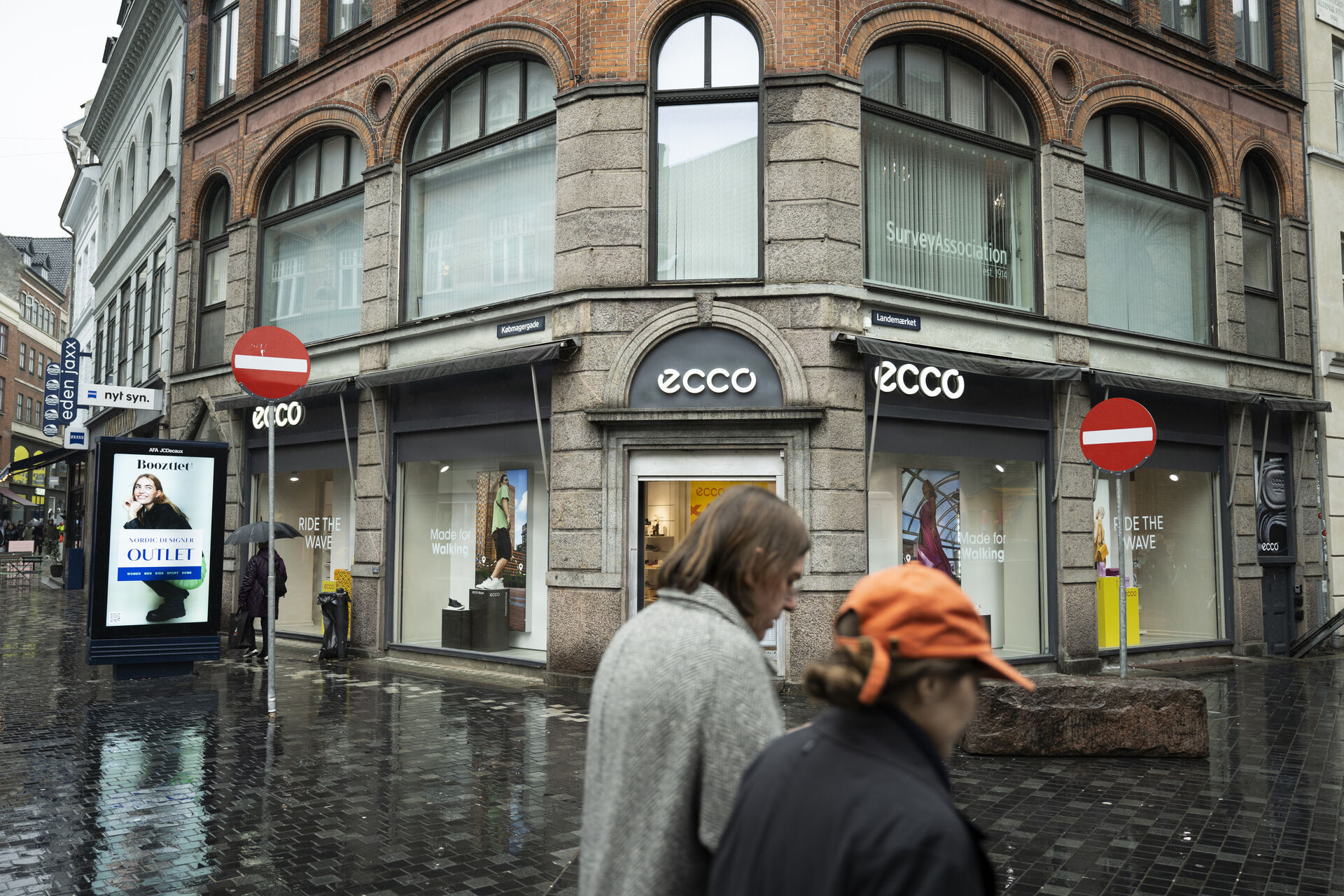 Fortsætter med at svinge øksen: Ecco lukker butikker i København | SE ...