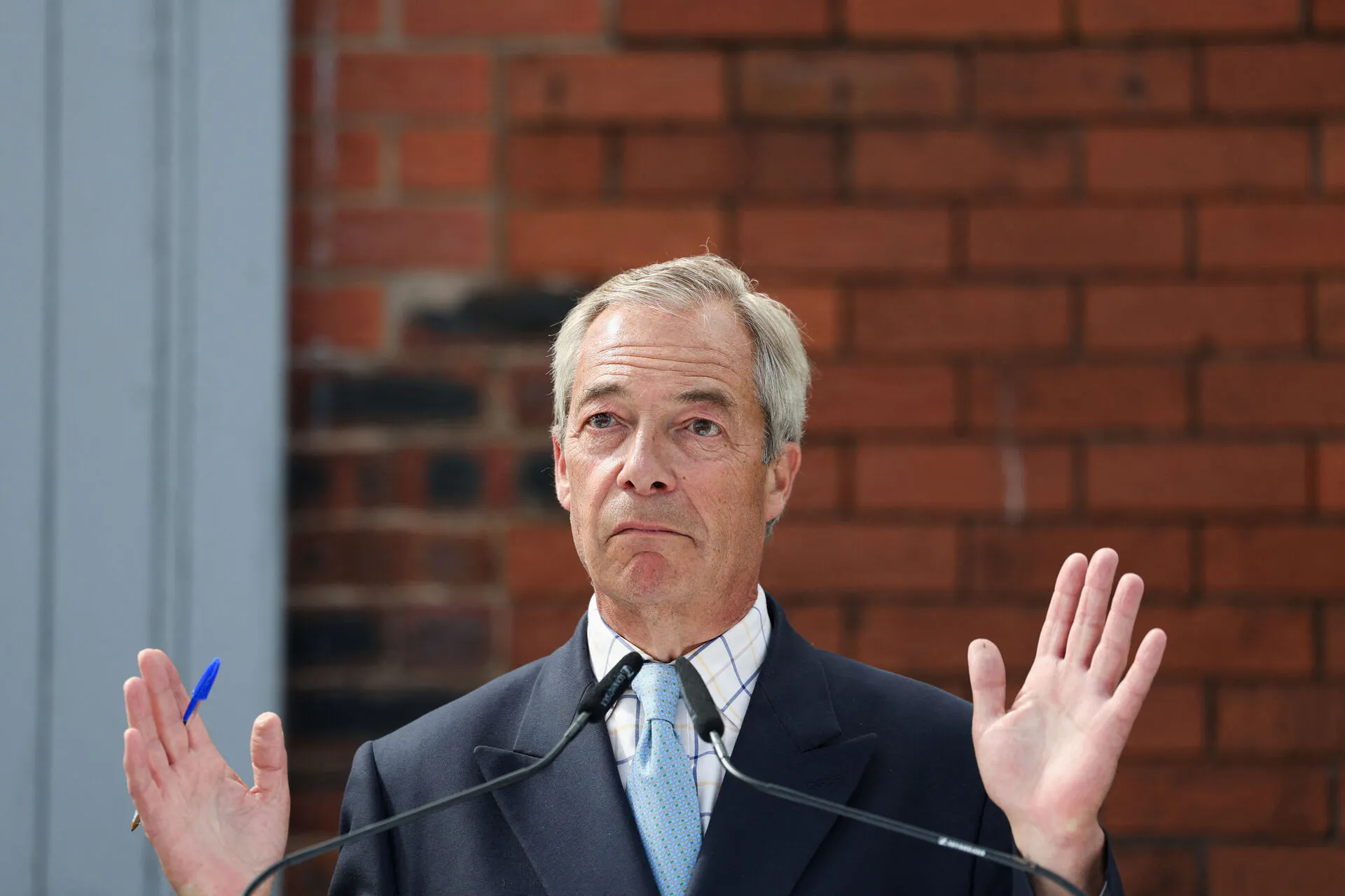Nigel Farage i foto-ups'er: Deler billede fra dansk kamp | SE og HØR